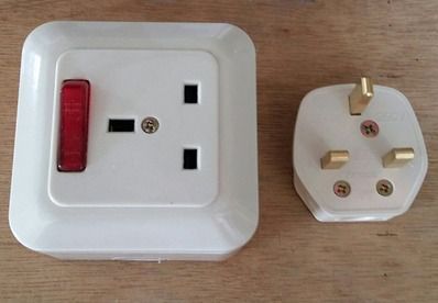 Stop contact 3 Pole – Tritunggal TTP